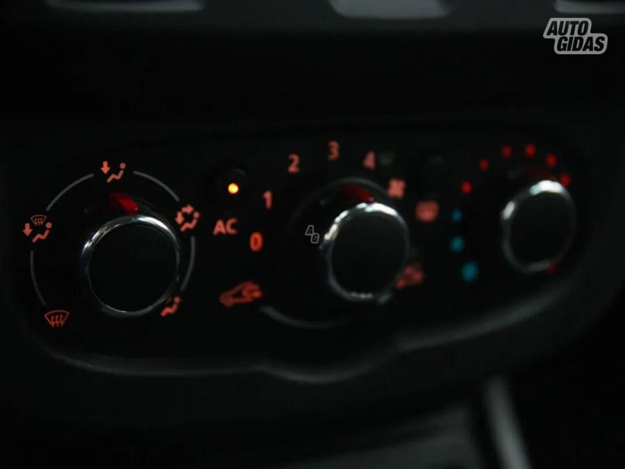 Black Dacia Duster 2014 in Vilnius, with an engine capacity of 1.20 L and mileage of 195 thousand km for 6099 €, photo 21 on AUTOMOTO.COM.LV