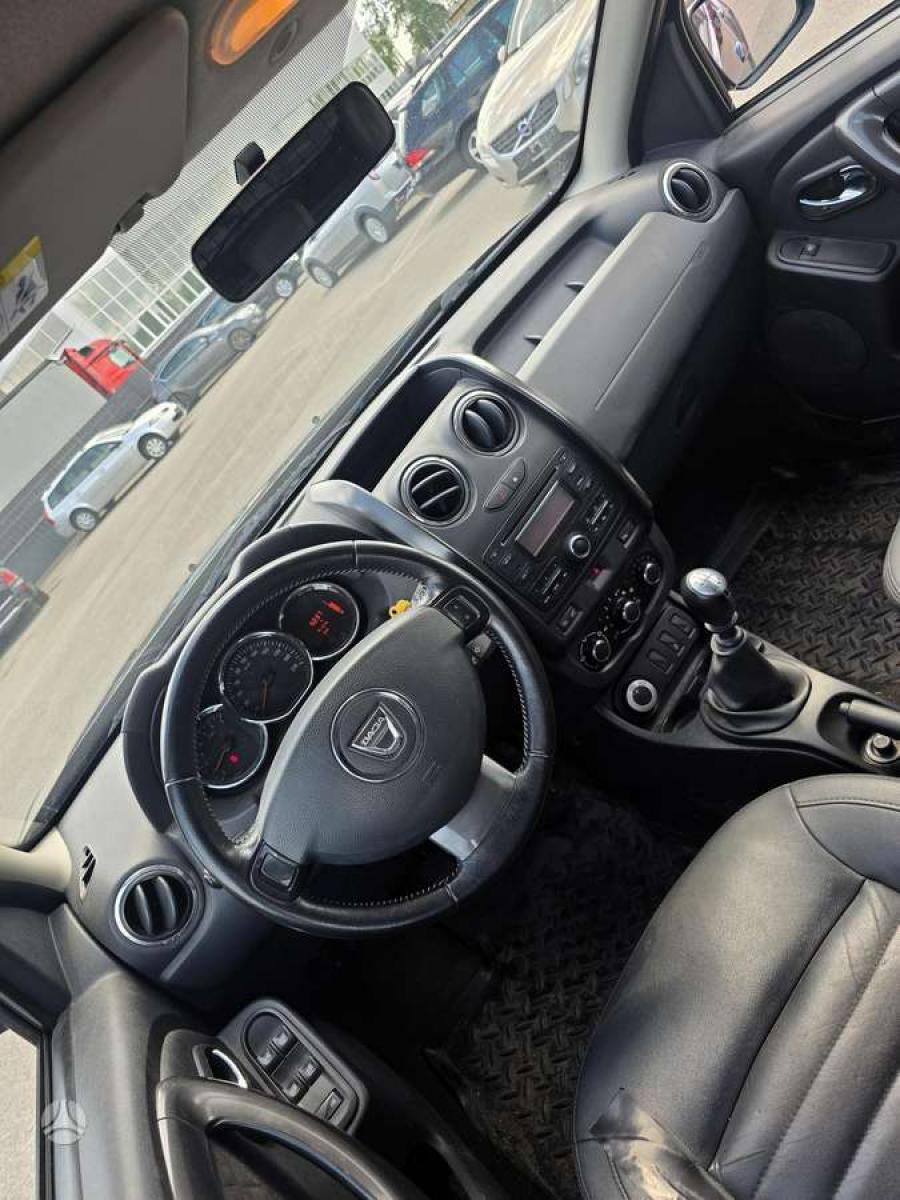 Black Dacia Duster 2014 in Marijampole, with an engine capacity of 1.46 L and mileage of 198 thousand km for 4990 €, photo 22 on AUTOMOTO.COM.LV