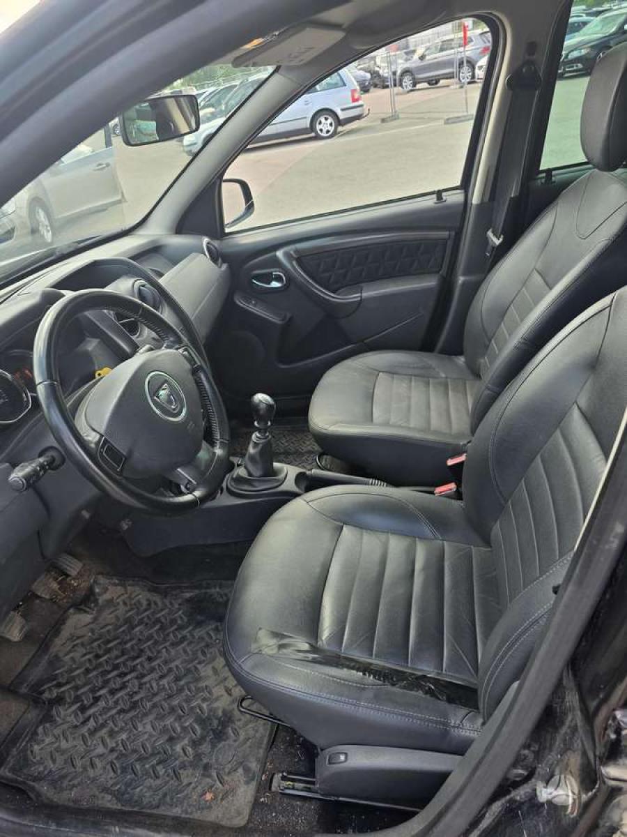 Black Dacia Duster 2014 in Marijampole, with an engine capacity of 1.46 L and mileage of 198 thousand km for 4990 €, photo 23 on AUTOMOTO.COM.LV