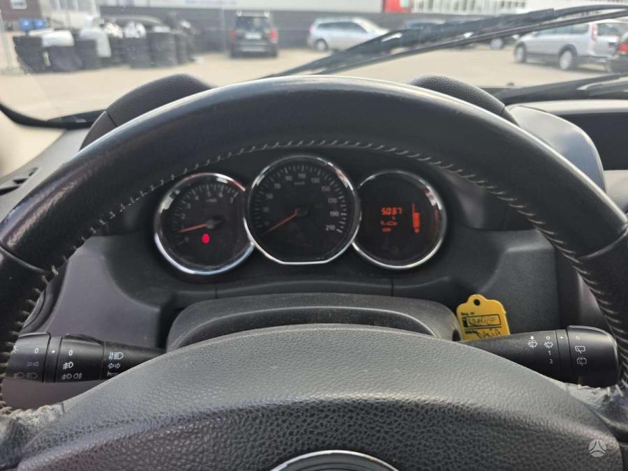 Black Dacia Duster 2014 in Marijampole, with an engine capacity of 1.46 L and mileage of 198 thousand km for 4990 €, photo 24 on AUTOMOTO.COM.LV