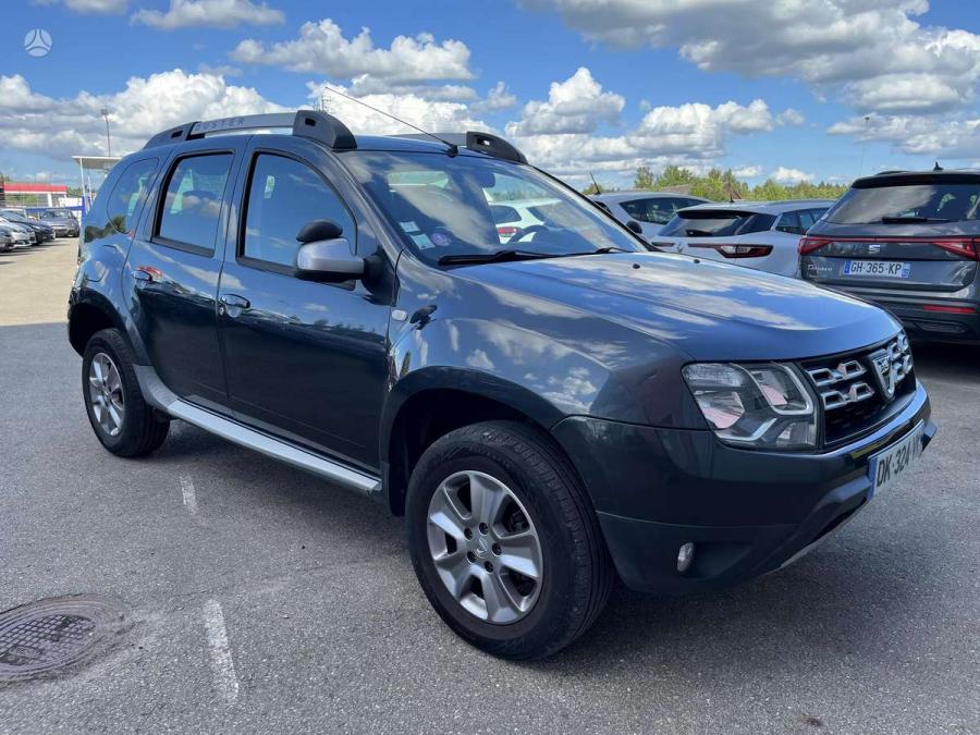 Black Dacia Duster 2014 in Taurage, with an engine capacity of 1.20 L and mileage of 133 thousand km for 4700 €, photo 4 on AUTOMOTO.COM.LV