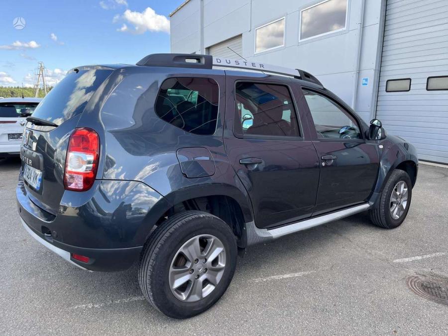 Black Dacia Duster 2014 in Taurage, with an engine capacity of 1.20 L and mileage of 133 thousand km for 4700 €, photo 5 on AUTOMOTO.COM.LV