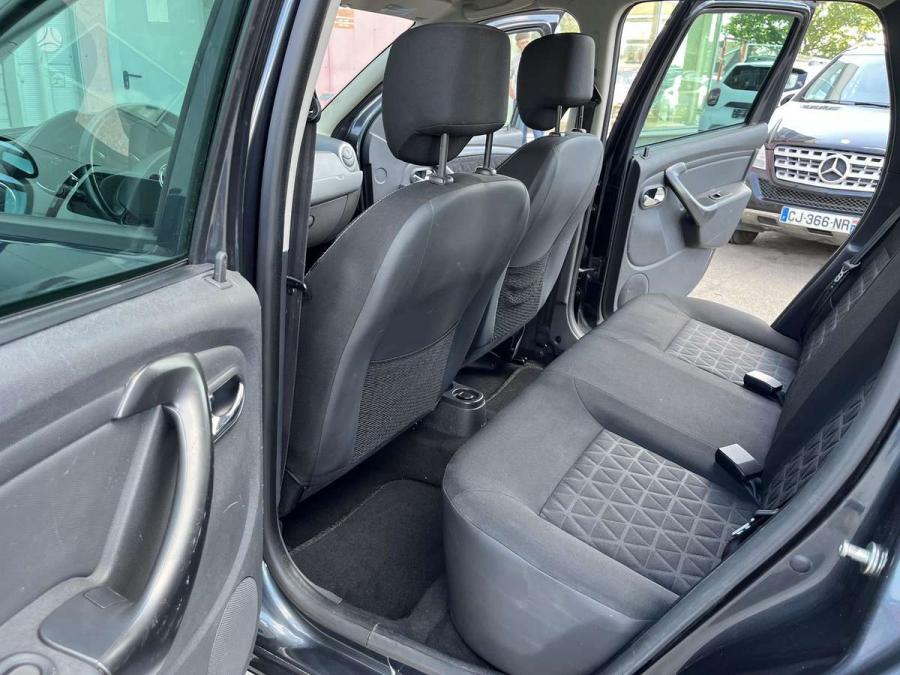 Black Dacia Duster 2014 in Taurage, with an engine capacity of 1.20 L and mileage of 133 thousand km for 4700 €, photo 10 on AUTOMOTO.COM.LV