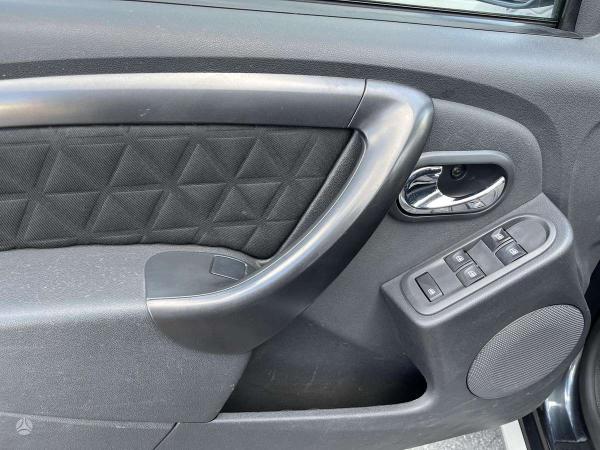 Melns Dacia Duster 2014 Tauragė, ar dzinēja tilpumu 1.20 L un nobraukumu 133 tūkst. km par 4700 €, foto 10 vietnē AUTOMOTO.COM.LV