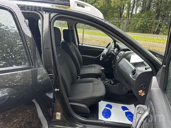 Black Dacia Duster 2014 in Cesis, with an engine capacity of 1.20 L and mileage of 0 thousand km for 6900 €, photo 9 on AUTOMOTO.COM.LV