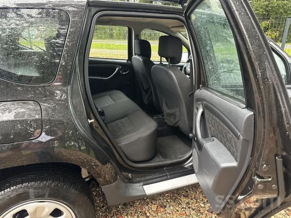 Black Dacia Duster 2014 in Cesis, with an engine capacity of 1.20 L and mileage of 0 thousand km for 6900 €, photo 10 on AUTOMOTO.COM.LV