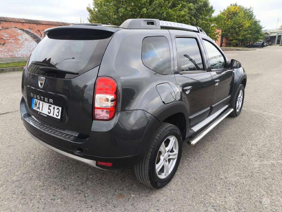 Black Dacia Duster 2015 in Siauliai, with an engine capacity of 1.20 L and mileage of 99 thousand km for 6200 €, photo 4 on AUTOMOTO.COM.LV