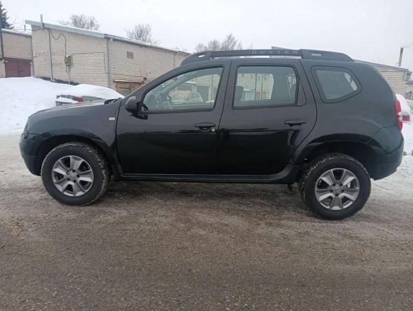 Black Dacia Duster 2015 in Utena, with an engine capacity of 1.20 L and mileage of 119 thousand km for 5990 €, photo 4 on AUTOMOTO.COM.LV