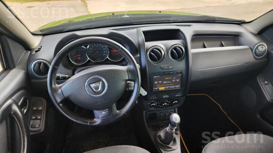 Black Dacia Duster 2015 in Ogre, with an engine capacity of 1.20 L and mileage of 182 thousand km for 5950 €, photo 7 on AUTOMOTO.COM.LV