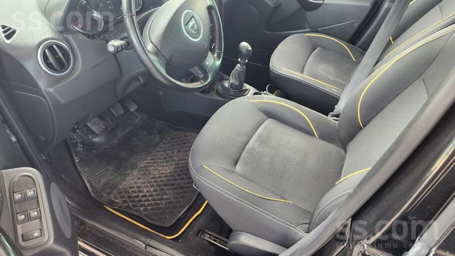 Black Dacia Duster 2015 in Ogre, with an engine capacity of 1.20 L and mileage of 182 thousand km for 5950 €, photo 9 on AUTOMOTO.COM.LV