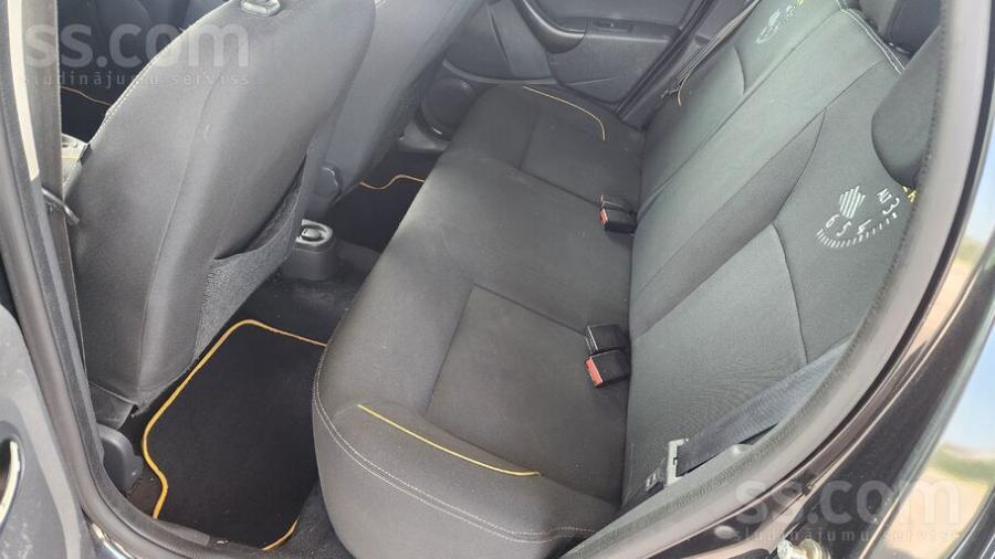 Black Dacia Duster 2015 in Ogre, with an engine capacity of 1.20 L and mileage of 182 thousand km for 5950 €, photo 11 on AUTOMOTO.COM.LV