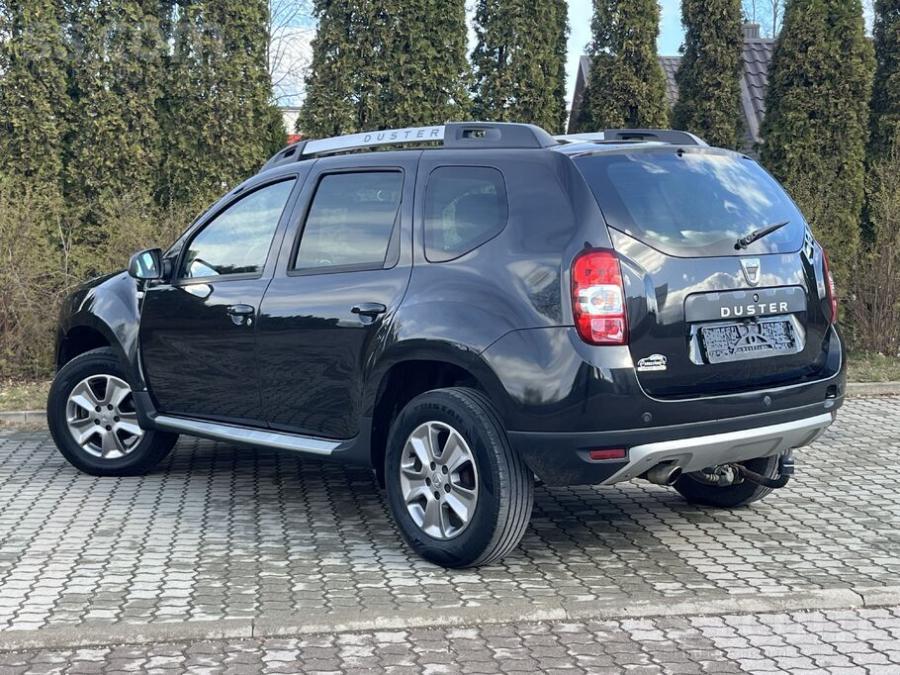 Black Dacia Duster 2016 in Jelgava, with an engine capacity of 1.20 L and mileage of 130 thousand km for 9700 €, photo 3 on AUTOMOTO.COM.LV