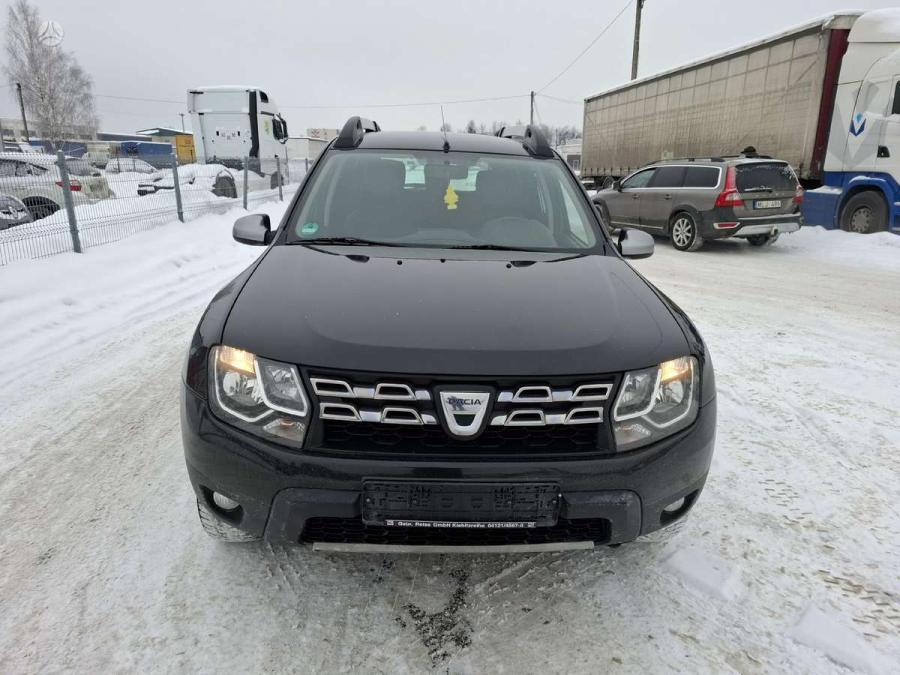 Black Dacia Duster 2016 in Prienai, with an engine capacity of 1.50 L and mileage of 203 thousand km for 5600 €, photo 2 on AUTOMOTO.COM.LV