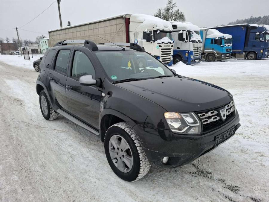 Black Dacia Duster 2016 in Prienai, with an engine capacity of 1.50 L and mileage of 203 thousand km for 5600 €, photo 3 on AUTOMOTO.COM.LV