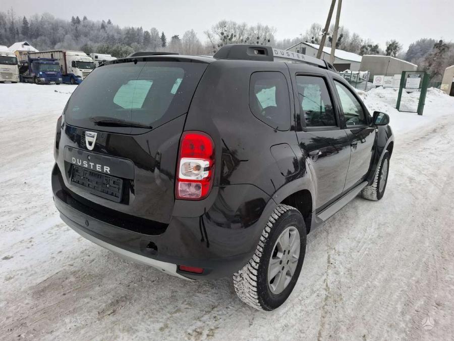 Black Dacia Duster 2016 in Prienai, with an engine capacity of 1.50 L and mileage of 203 thousand km for 5600 €, photo 4 on AUTOMOTO.COM.LV