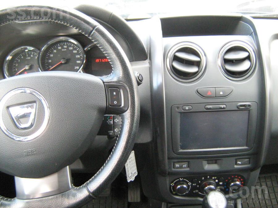 Black Dacia Duster 2016 in Rezekne, with an engine capacity of 1.20 L and mileage of 197 thousand km for 6100 €, photo 11 on AUTOMOTO.COM.LV