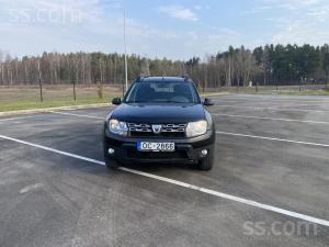 Black Dacia Duster 2017 in Riga, with an engine capacity of 1.50 L and mileage of 274 thousand km for 11575 €, photo 4 on AUTOMOTO.COM.LV