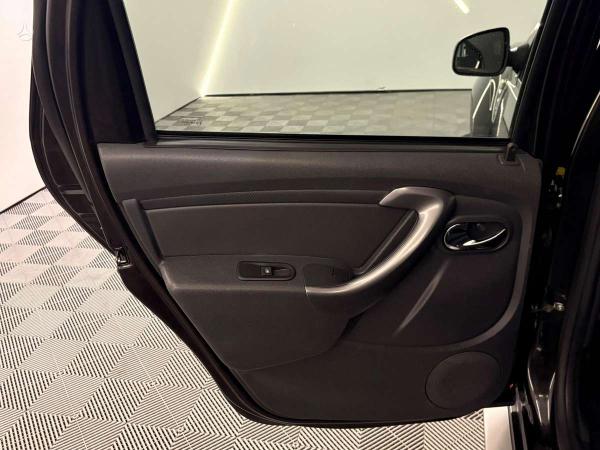 Black Dacia Duster 2017 in Marijampole, with an engine capacity of 1.20 L and mileage of 94 thousand km for 7999 €, photo 4 on AUTOMOTO.COM.LV