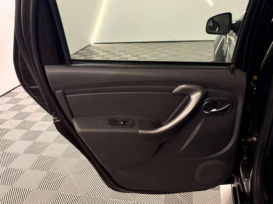 Melns Dacia Duster 2017 Marijampole, ar dzinēja tilpumu 1.20 L un nobraukumu 94 tūkst. km par 7999 €, foto 5 vietnē AUTOMOTO.COM.LV