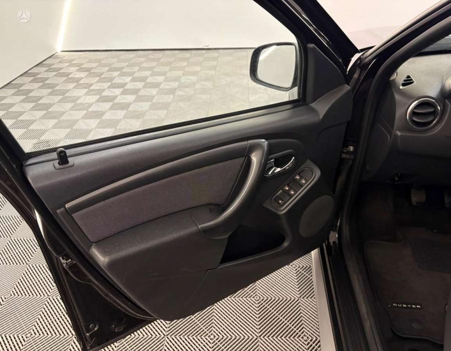 Melns Dacia Duster 2017 Marijampole, ar dzinēja tilpumu 1.20 L un nobraukumu 94 tūkst. km par 7999 €, foto 16 vietnē AUTOMOTO.COM.LV