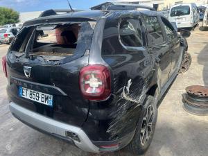 Black Dacia Duster 2017 in Taurage, with an engine capacity of 0.00 L and mileage of 140 thousand km for 3800 €, photo 4 on AUTOMOTO.COM.LV
