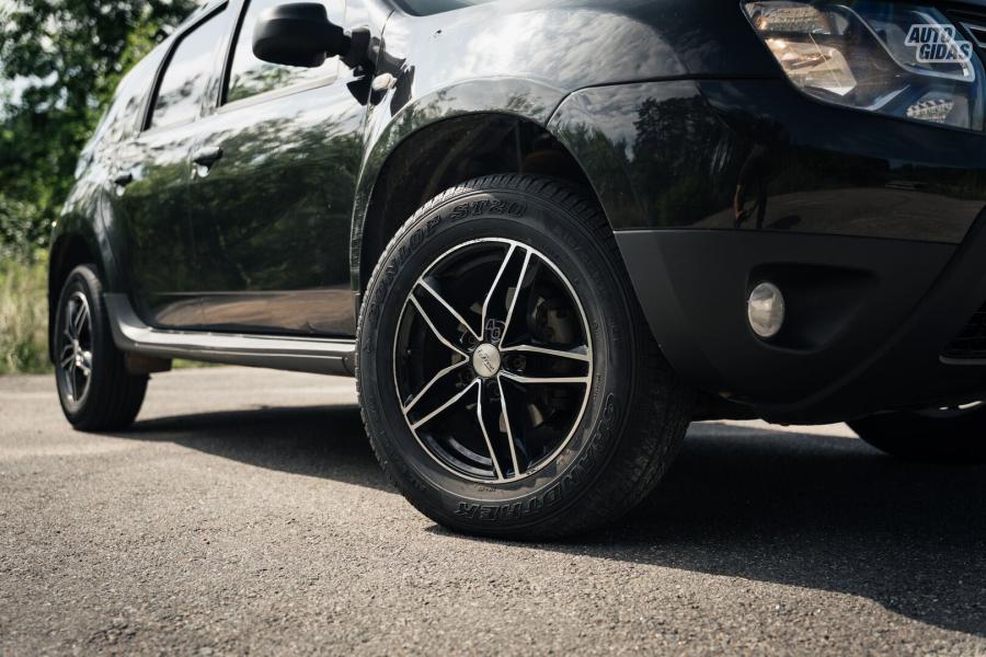 Black Dacia Duster 2017 in Vilnius, with an engine capacity of 1.50 L and mileage of 227 thousand km for 8500 €, photo 3 on AUTOMOTO.COM.LV