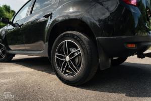 Black Dacia Duster 2017 in Vilnius, with an engine capacity of 1.50 L and mileage of 227 thousand km for 8500 €, photo 9 on AUTOMOTO.COM.LV