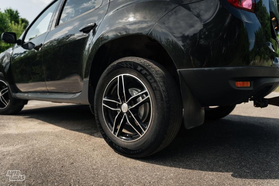 Black Dacia Duster 2017 in Vilnius, with an engine capacity of 1.50 L and mileage of 227 thousand km for 8500 €, photo 9 on AUTOMOTO.COM.LV