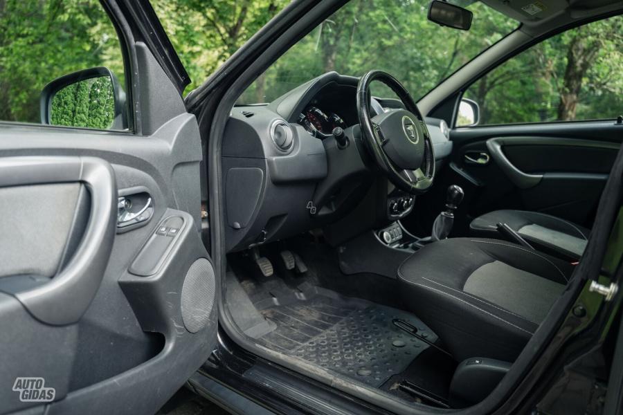 Black Dacia Duster 2017 in Vilnius, with an engine capacity of 1.50 L and mileage of 227 thousand km for 8500 €, photo 21 on AUTOMOTO.COM.LV