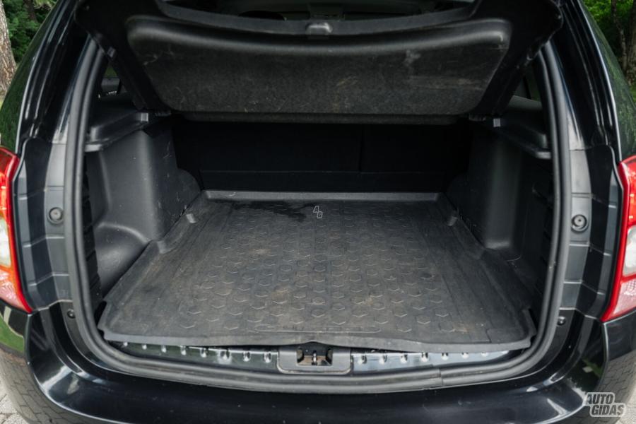 Black Dacia Duster 2017 in Vilnius, with an engine capacity of 1.50 L and mileage of 227 thousand km for 8500 €, photo 28 on AUTOMOTO.COM.LV