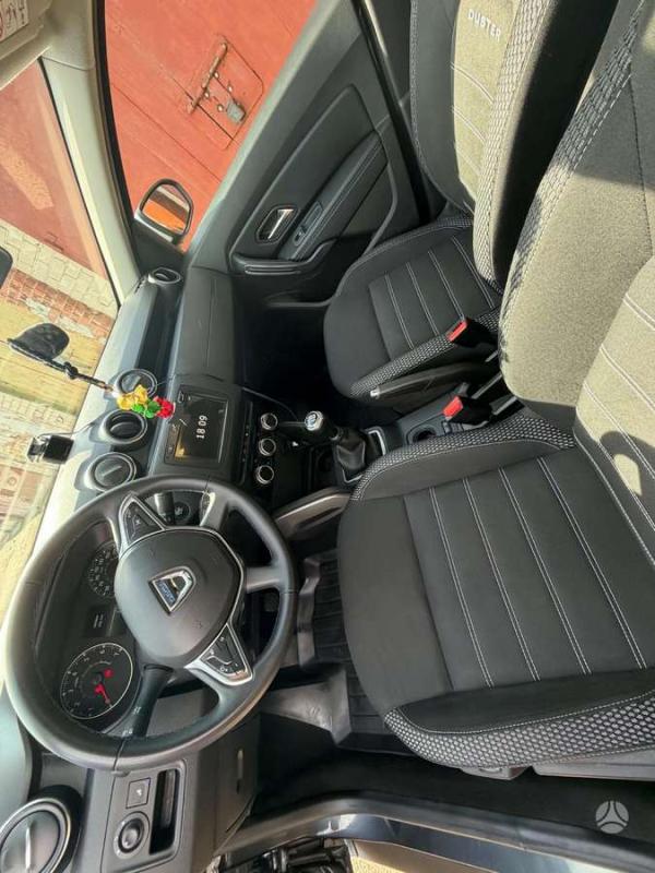 Black Dacia Duster 2019 in Klaipeda, with an engine capacity of 1.60 L and mileage of 110 thousand km for 9200 €, photo 5 on AUTOMOTO.COM.LV