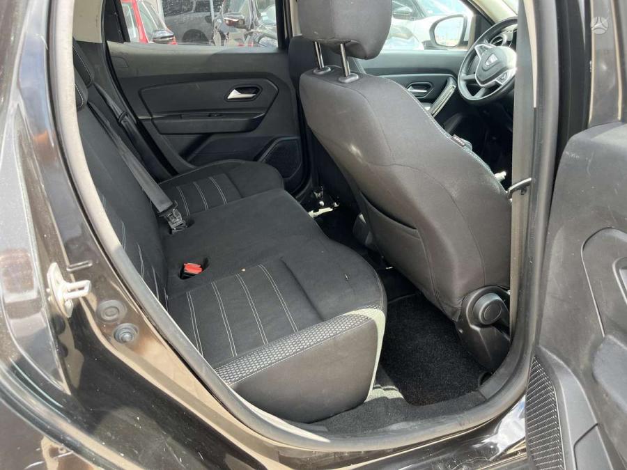 Black Dacia Duster 2020 in Taurage, with an engine capacity of 1.50 L and mileage of 214 thousand km for 7800 €, photo 22 on AUTOMOTO.COM.LV