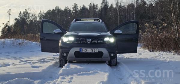 Black Dacia Duster 2021 in Riga, with an engine capacity of 1.50 L and mileage of 156 thousand km for 17545 €, photo 4 on AUTOMOTO.COM.LV