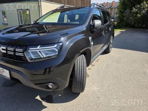 Melns Dacia Duster 2023 Rīga, ar dzinēja tilpumu 1.00 L un nobraukumu 85 tūkst. km par 12850 €, foto  vietnē AUTOMOTO.COM.LV