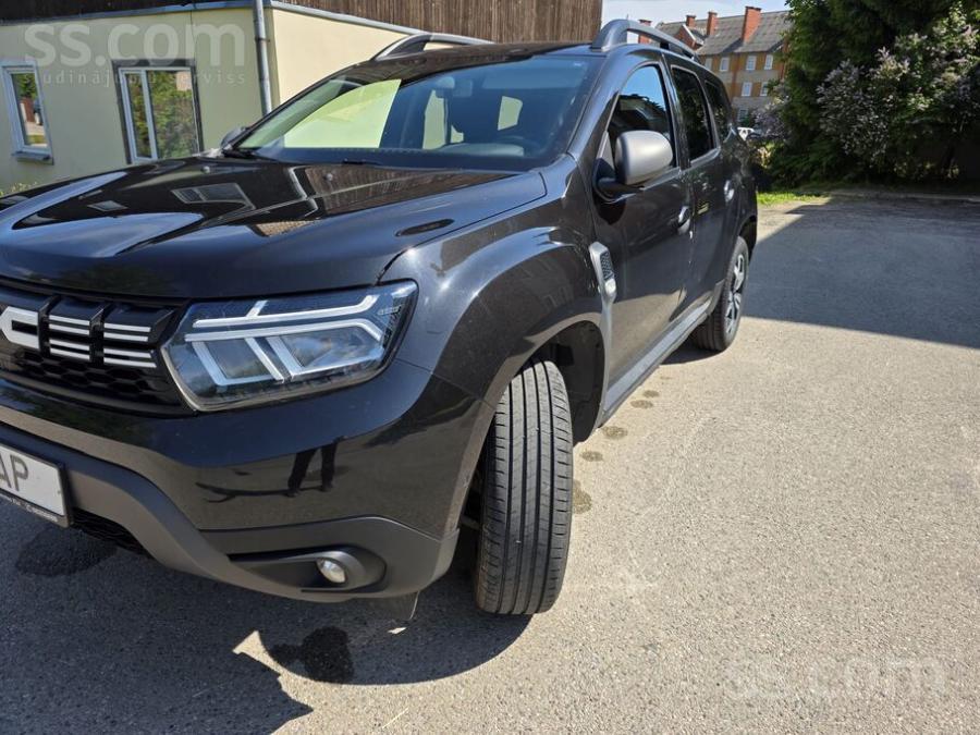 Black Dacia Duster 2023 in Riga, with an engine capacity of 1.00 L and mileage of 85 thousand km for 12850 €, photo 1 on AUTOMOTO.COM.LV