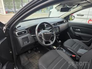 Black Dacia Duster 2023 in Riga, with an engine capacity of 1.00 L and mileage of 85 thousand km for 12850 €, photo 3 on AUTOMOTO.COM.LV