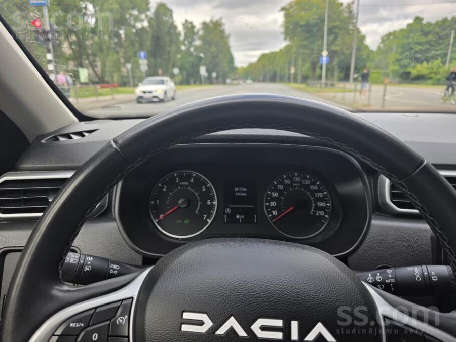 Black Dacia Duster 2023 in Riga, with an engine capacity of 1.00 L and mileage of 85 thousand km for 12850 €, photo 8 on AUTOMOTO.COM.LV