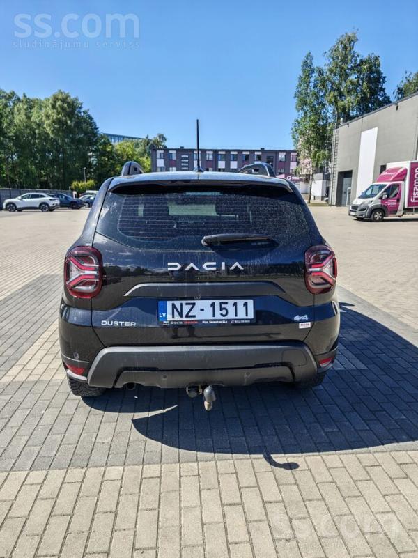 Black Dacia Duster 2024 in Riga, with an engine capacity of 1.50 L and mileage of 91 thousand km for 17500 €, photo 4 on AUTOMOTO.COM.LV