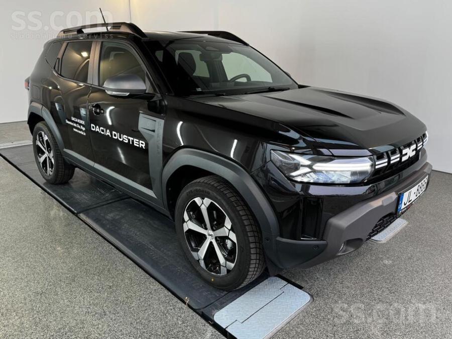Black Dacia Duster 2025 in Riga, with an engine capacity of 1.20 L and mileage of 3 thousand km for 25990 €, photo 2 on AUTOMOTO.COM.LV