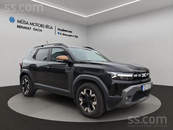 Black Dacia Duster 2025 in Riga, with an engine capacity of 1.20 L and mileage of 34 thousand km for 19595 €, photo 1 on AUTOMOTO.COM.LV