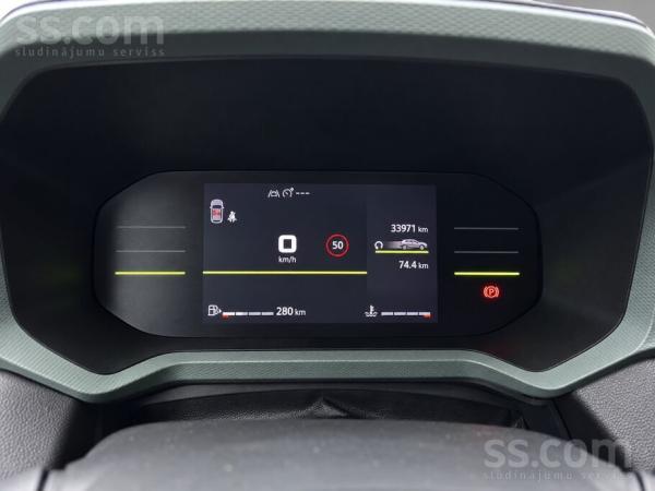 Black Dacia Duster 2025 in Riga, with an engine capacity of 1.20 L and mileage of 34 thousand km for 19595 €, photo 10 on AUTOMOTO.COM.LV