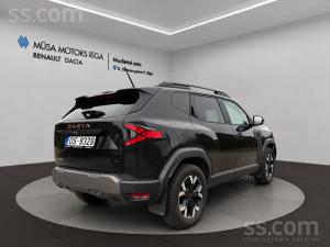 Black Dacia Duster 2025 in Riga, with an engine capacity of 1.20 L and mileage of 34 thousand km for 19595 €, photo 7 on AUTOMOTO.COM.LV