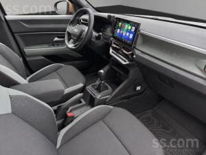 Black Dacia Duster 2025 in Riga, with an engine capacity of 1.20 L and mileage of 34 thousand km for 19595 €, photo 13 on AUTOMOTO.COM.LV