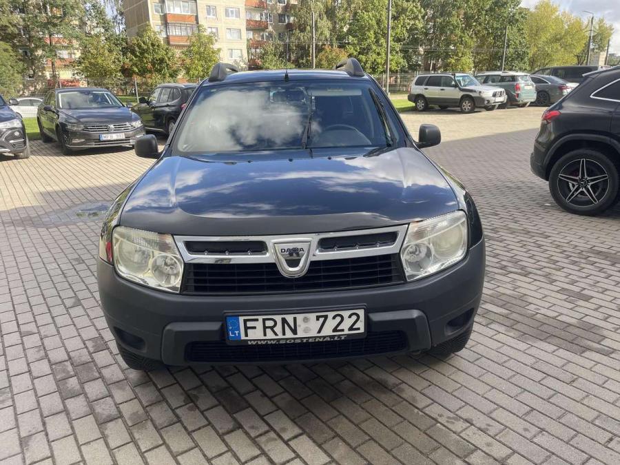 Black Dacia Duster 2011 in Kaunas, with an engine capacity of 1.60 L and mileage of 153 thousand km for 2900 €, photo 4 on AUTOMOTO.COM.LV