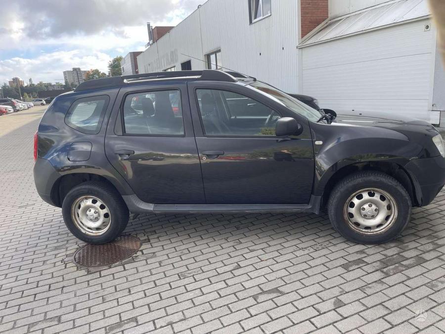Black Dacia Duster 2011 in Kaunas, with an engine capacity of 1.60 L and mileage of 153 thousand km for 2900 €, photo 6 on AUTOMOTO.COM.LV