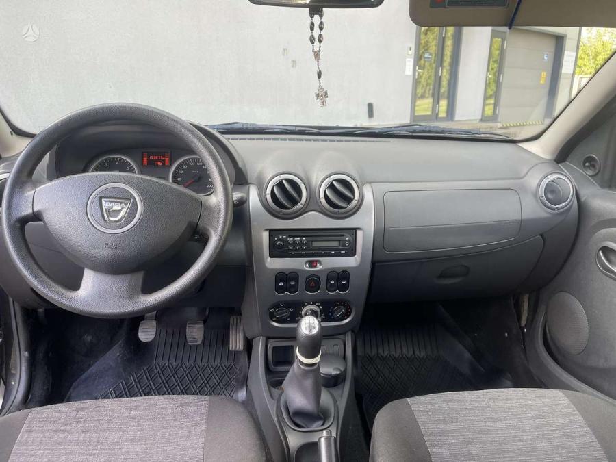 Black Dacia Duster 2011 in Kaunas, with an engine capacity of 1.60 L and mileage of 153 thousand km for 2900 €, photo 11 on AUTOMOTO.COM.LV