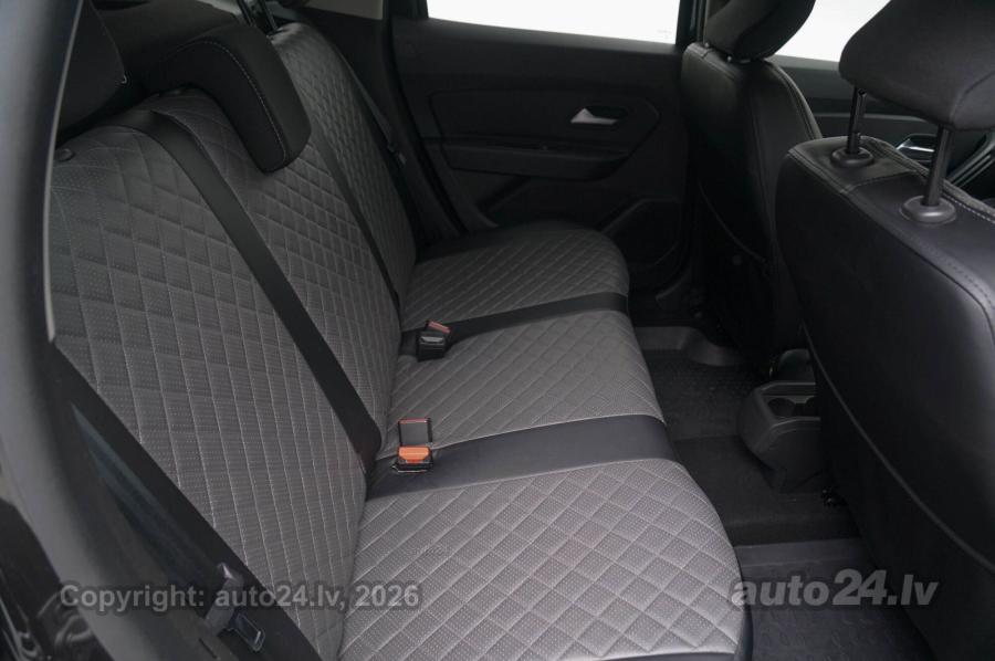 Melns Dacia Duster 2022 Tallina, ar dzinēja tilpumu 1.00 L un nobraukumu 67 tūkst. km par 10990 €, foto 13 vietnē AUTOMOTO.COM.LV