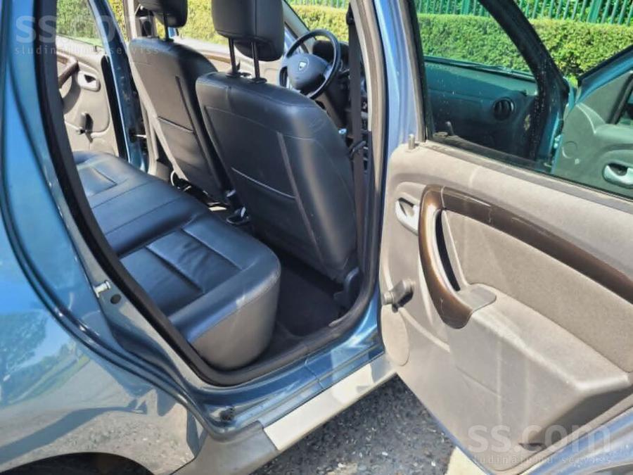 Blue Dacia Duster 2011 in Riga, with an engine capacity of 1.60 L and mileage of 175 thousand km for 7200 €, photo 20 on AUTOMOTO.COM.LV