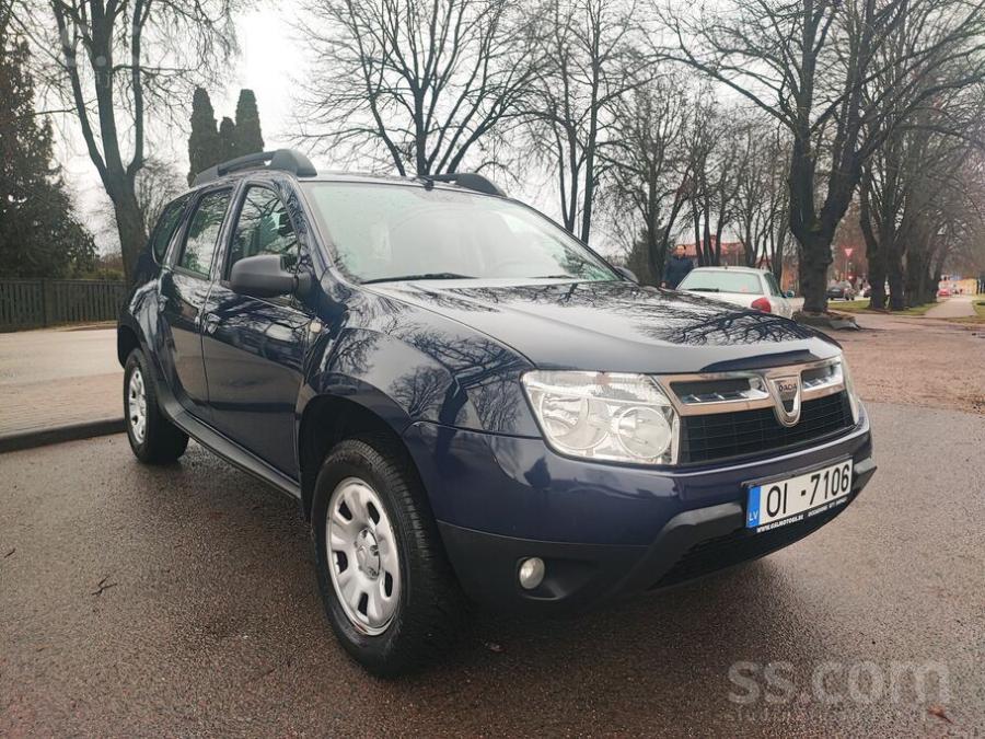 Blue Dacia Duster 2012 in Cesis, with an engine capacity of 1.50 L and mileage of 264 thousand km for 5750 €, photo 1 on AUTOMOTO.COM.LV