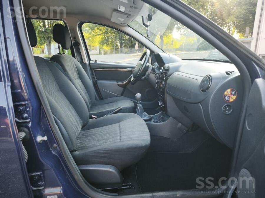 Blue Dacia Duster 2012 in Cesis, with an engine capacity of 1.50 L and mileage of 264 thousand km for 5750 €, photo 1 on AUTOMOTO.COM.LV